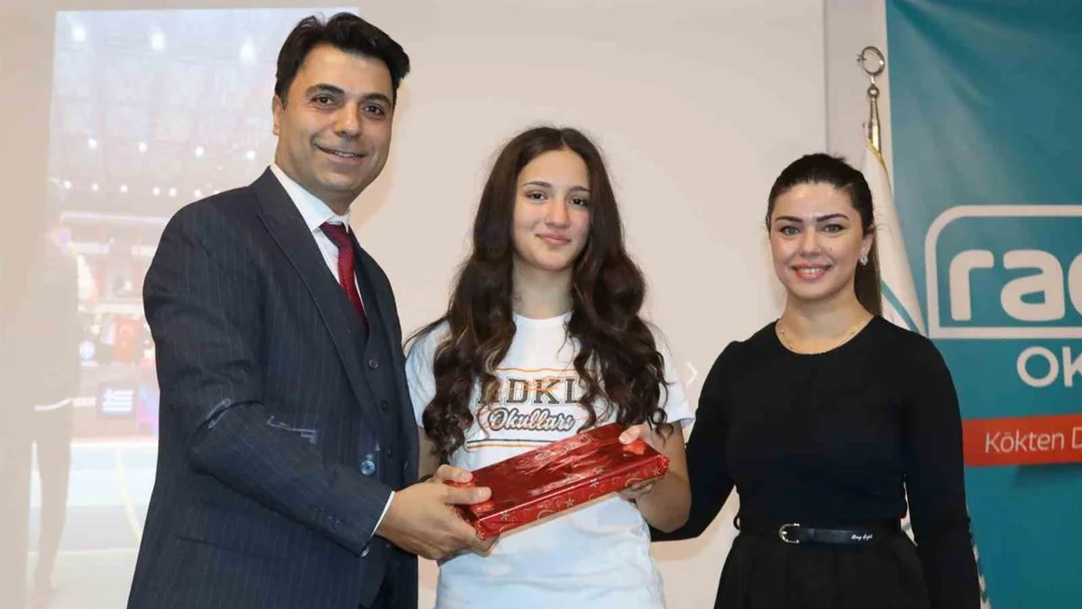 İzmir Konak'ta 15 Yaşındaki Esmira, Avrupa Şampiyonu Oldu | Mersin ...