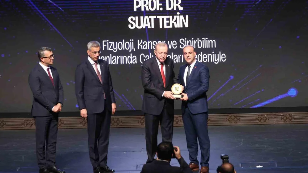 Malatya İnönü Üniversitesi'nde Prof. Dr. Suat Tekin'e TÜSEB Aziz Sancar ...