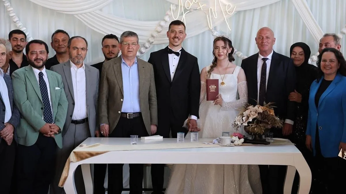 Başkan Kumral kızını yuvadan uçurdu - DENİZLİ | Mersin Haber - Mersin ...