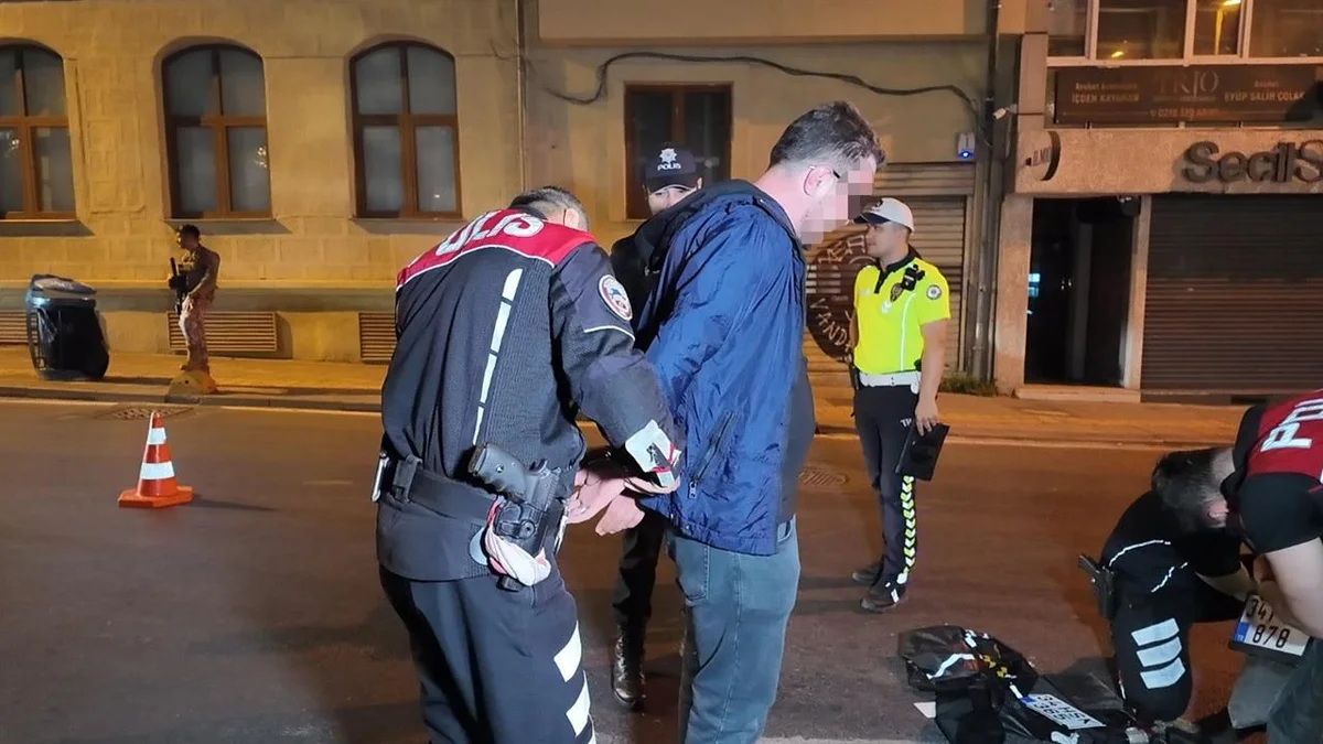 Kadıköy’de helikopter destekli asayiş denetimi: Motosikletli uyuşturucu ...