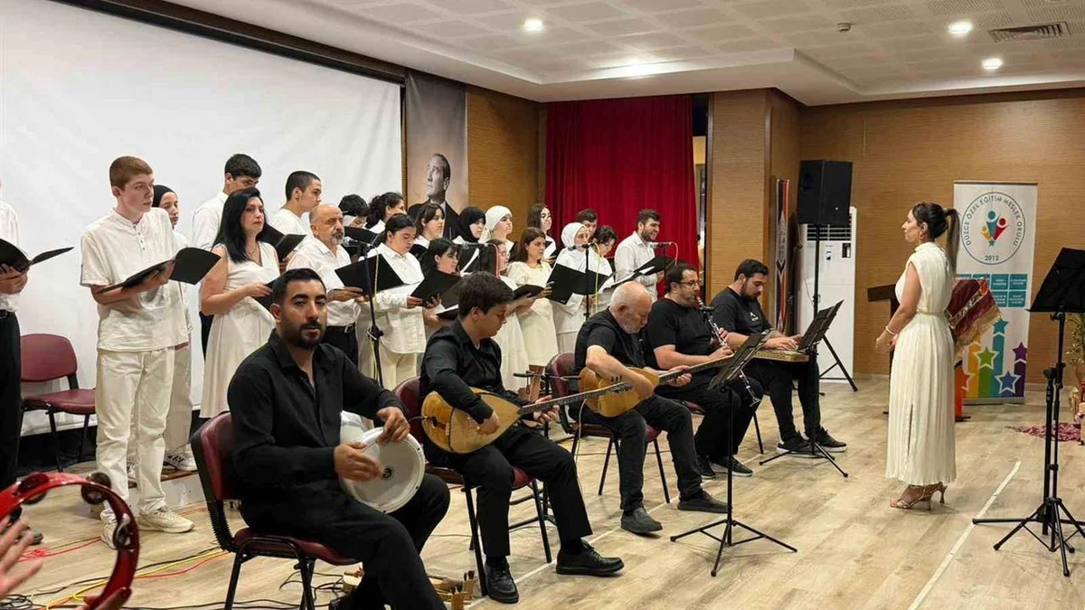 Düzce'de Yıl Sonu Etkinlikleri Kapsamında Resim Sergisi ve Koro ...