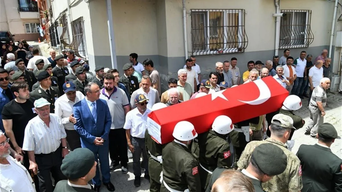 Tekirdağ'da Kıbrıs Gazisi İbrahim Bahçeli, düzenlenen askeri törenin ...