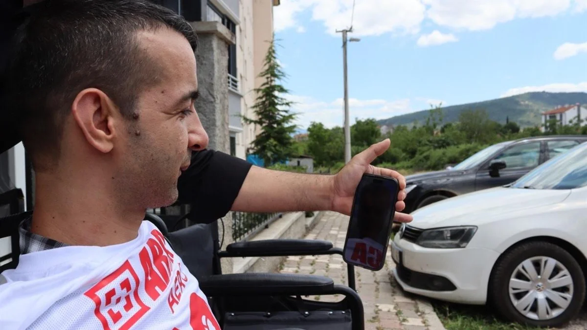 Çorum Osmancık'ta Kaptan Yusuf Erdoğan, Engelli Vatandaşa Sandalye ...