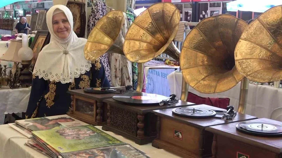 Bursa Nilüfer'de Kurulan Agora Antika Pazarı, 10 Yıldır Antikacılarla ...