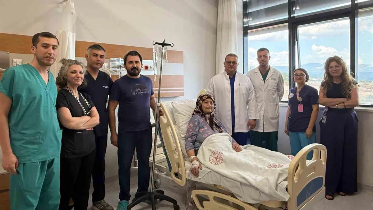 Muğla Yatağan'da Yüksek Riskli Hastaya Başarılı Kolon Ameliyatı Yapıldı ...