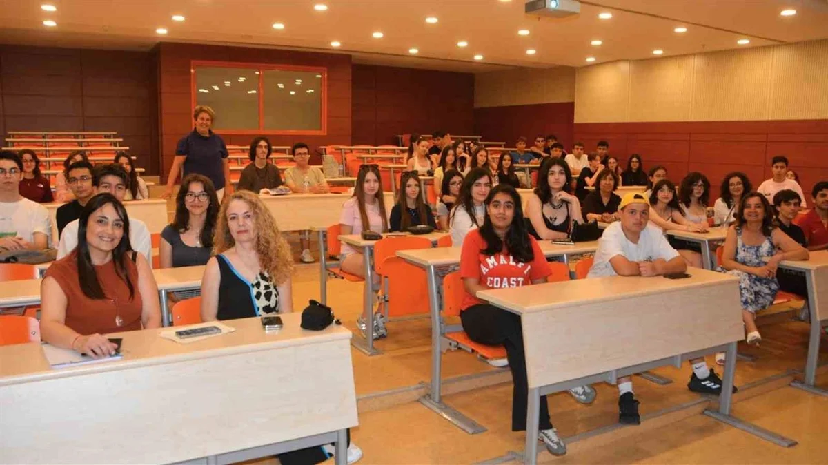 EÜ İletişim Fakültesinden lise öğrencilerine ’Yeni Medya ve Podcast ...