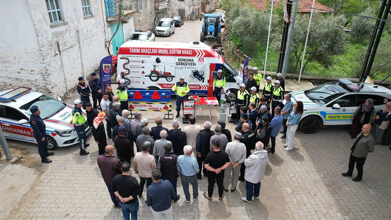Kula’da çiftçilere trafik güvenliği eğitimi - MANİSA | Mersin Haber ...