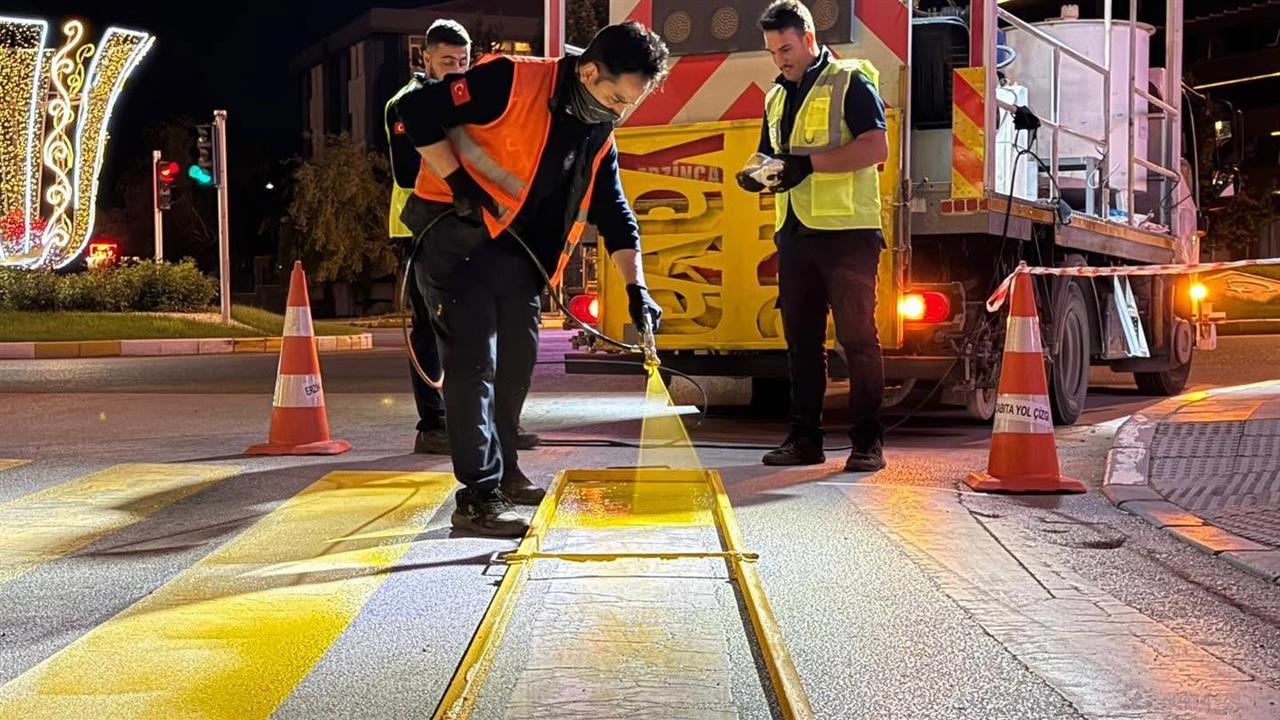 Erzincan Merkez'de Yol Çizgi Boyama Çalışmaları Devam Ediyor | Mersin ...