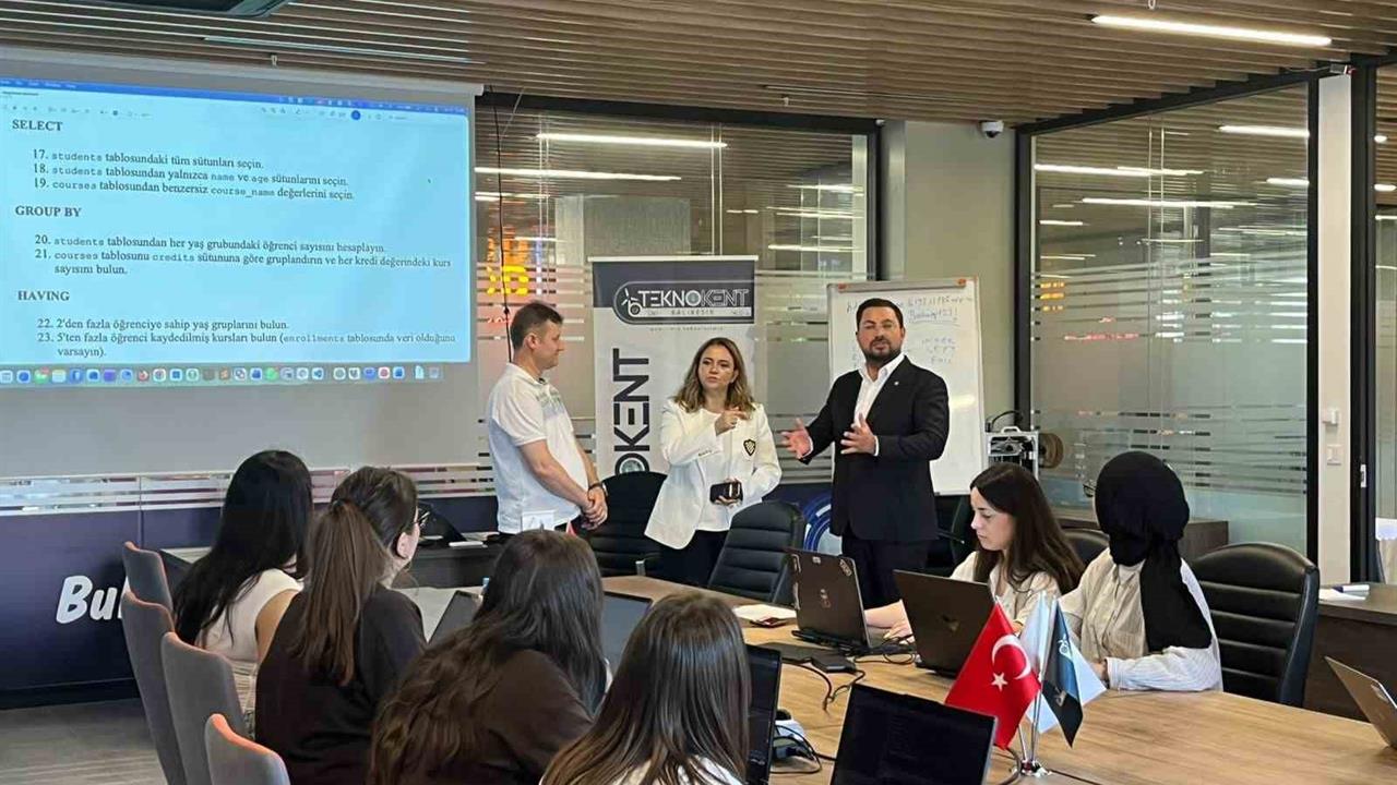 Balıkesir Teknokent’te Veri ve Yapay Zekâ Eğitim programı başarıyla ...